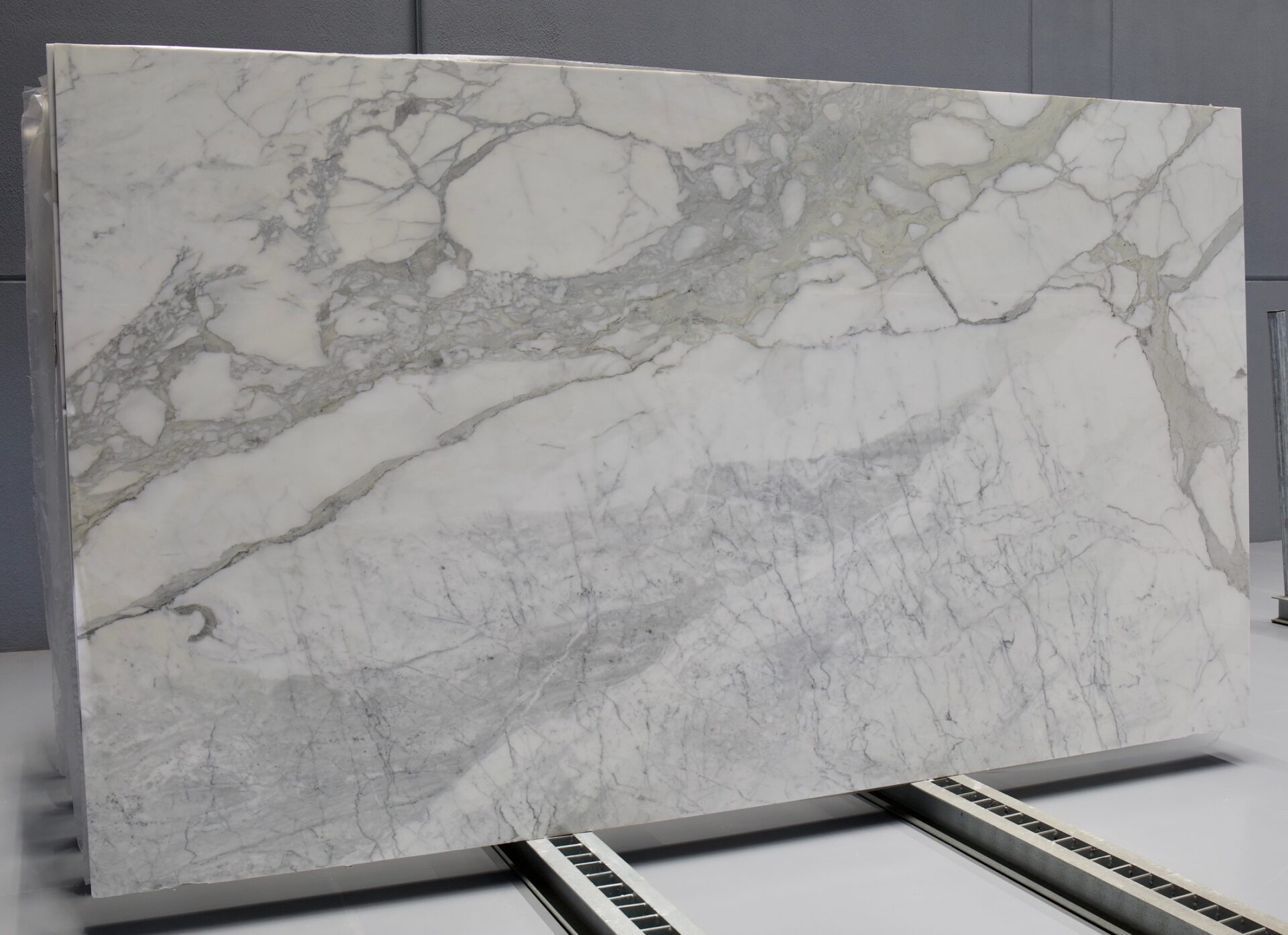 Calacatta Classic - Mega Marble
