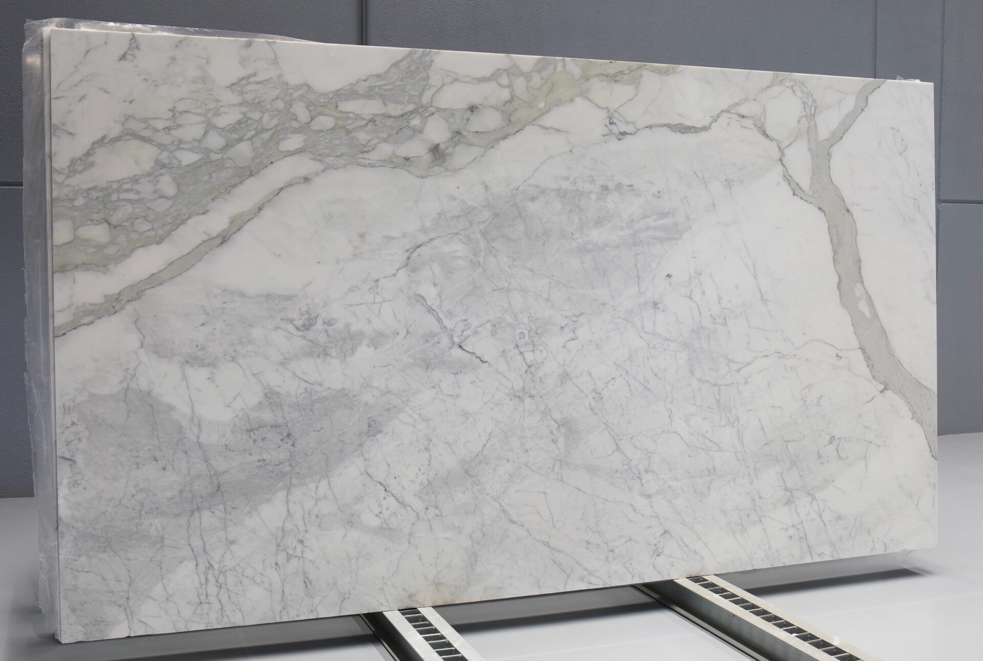 Calacatta Classic - Mega Marble