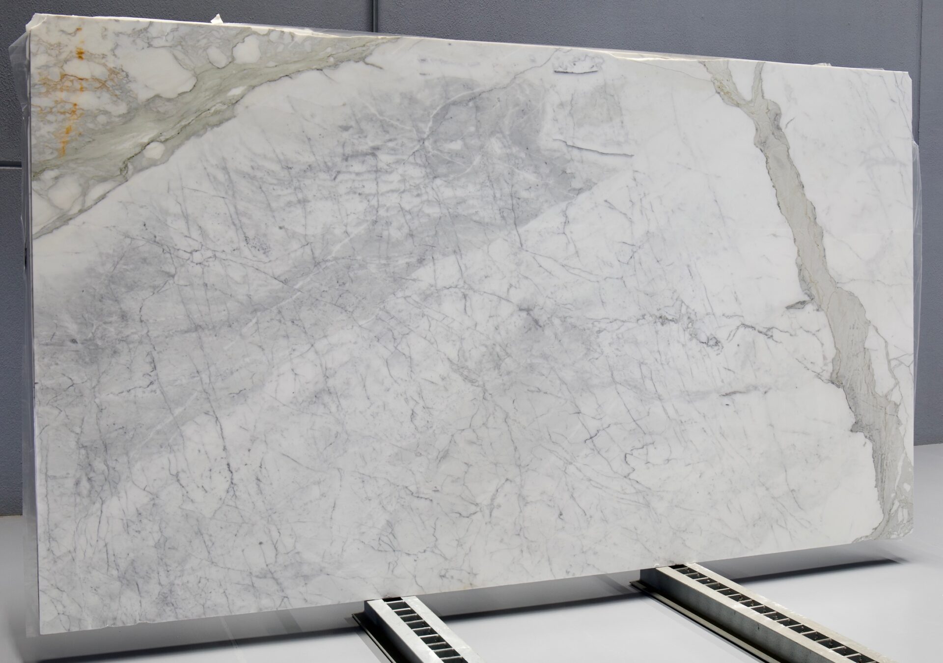 Calacatta Classic - Mega Marble